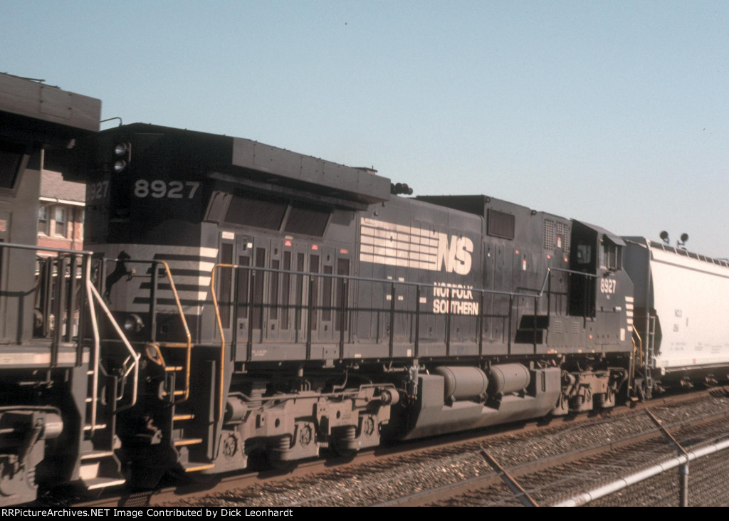 NS 8927